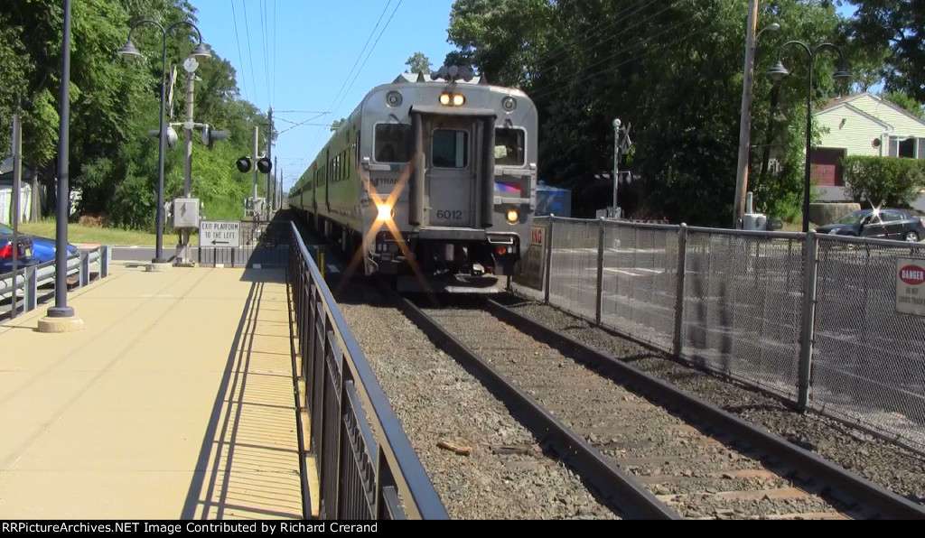 Cab Car 6012 Pulling In